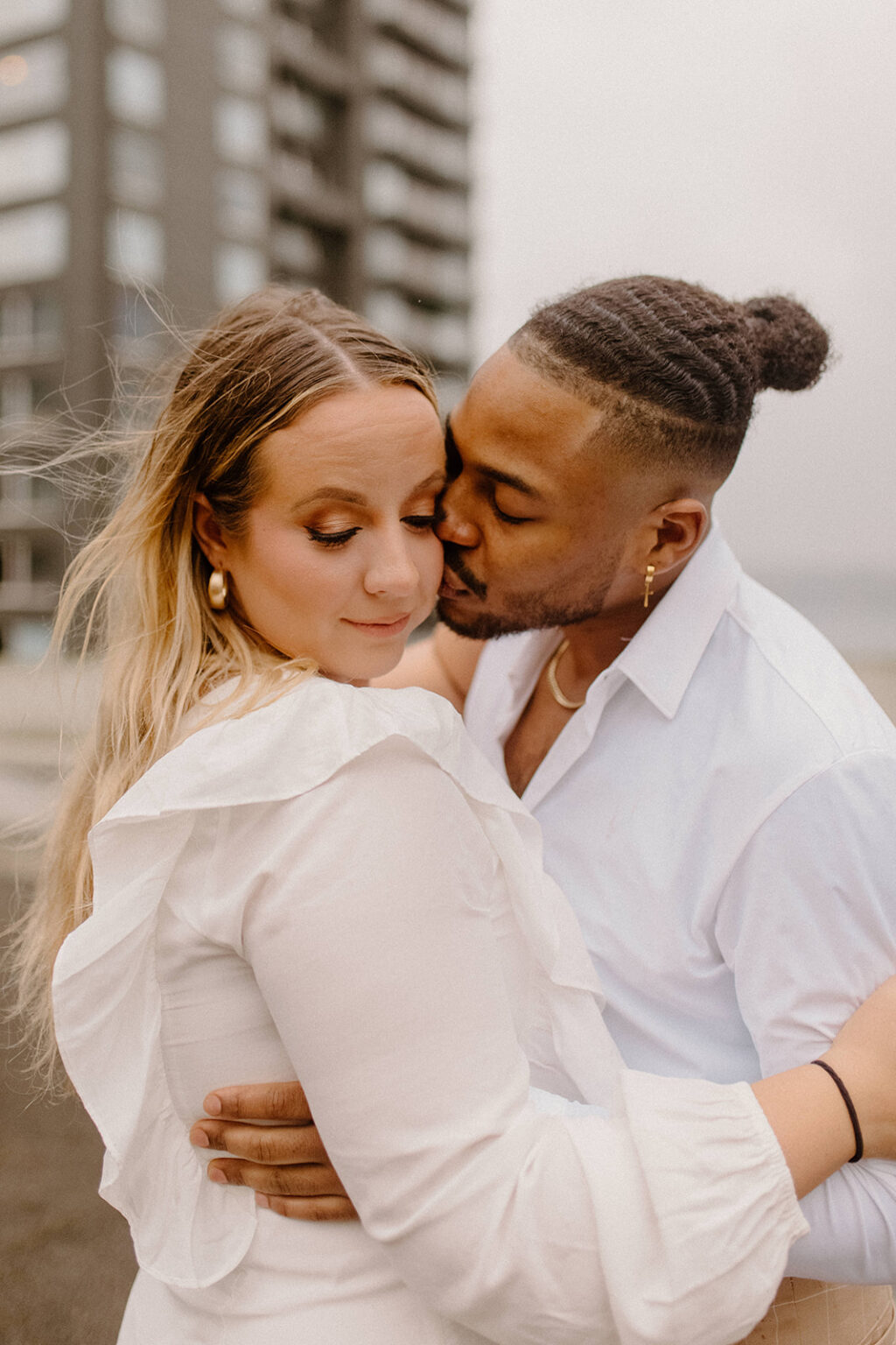 Seattle Rooftop Engagement Session | Emily & Jordan - annieritterjones.com