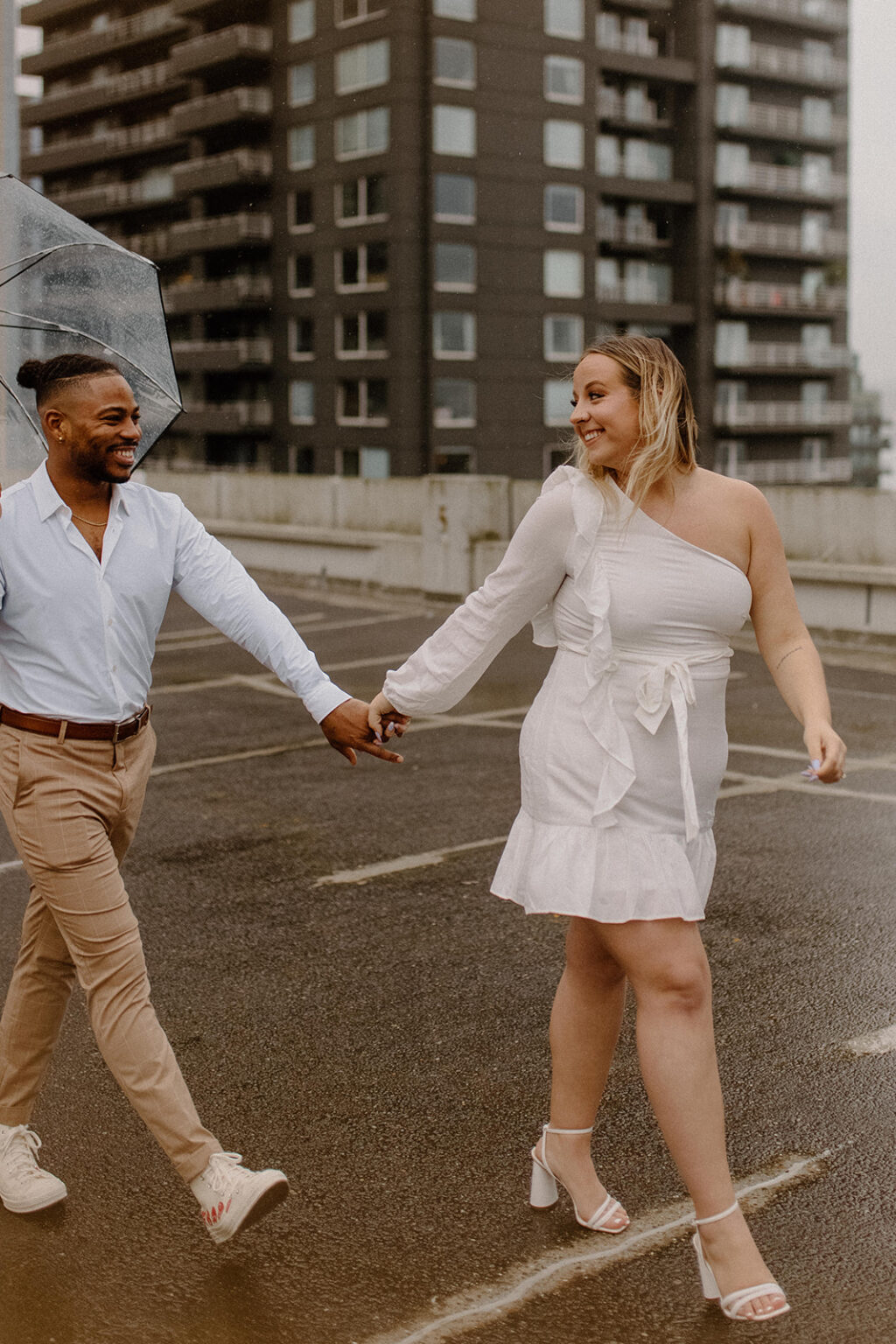 Seattle Rooftop Engagement Session | Emily & Jordan - annieritterjones.com