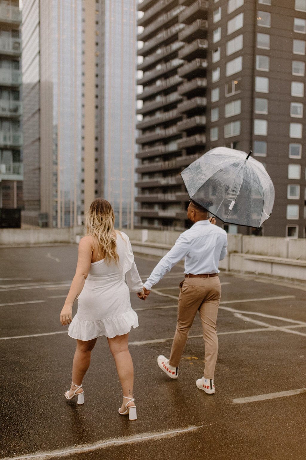 Seattle Rooftop Engagement Session | Emily & Jordan - annieritterjones.com