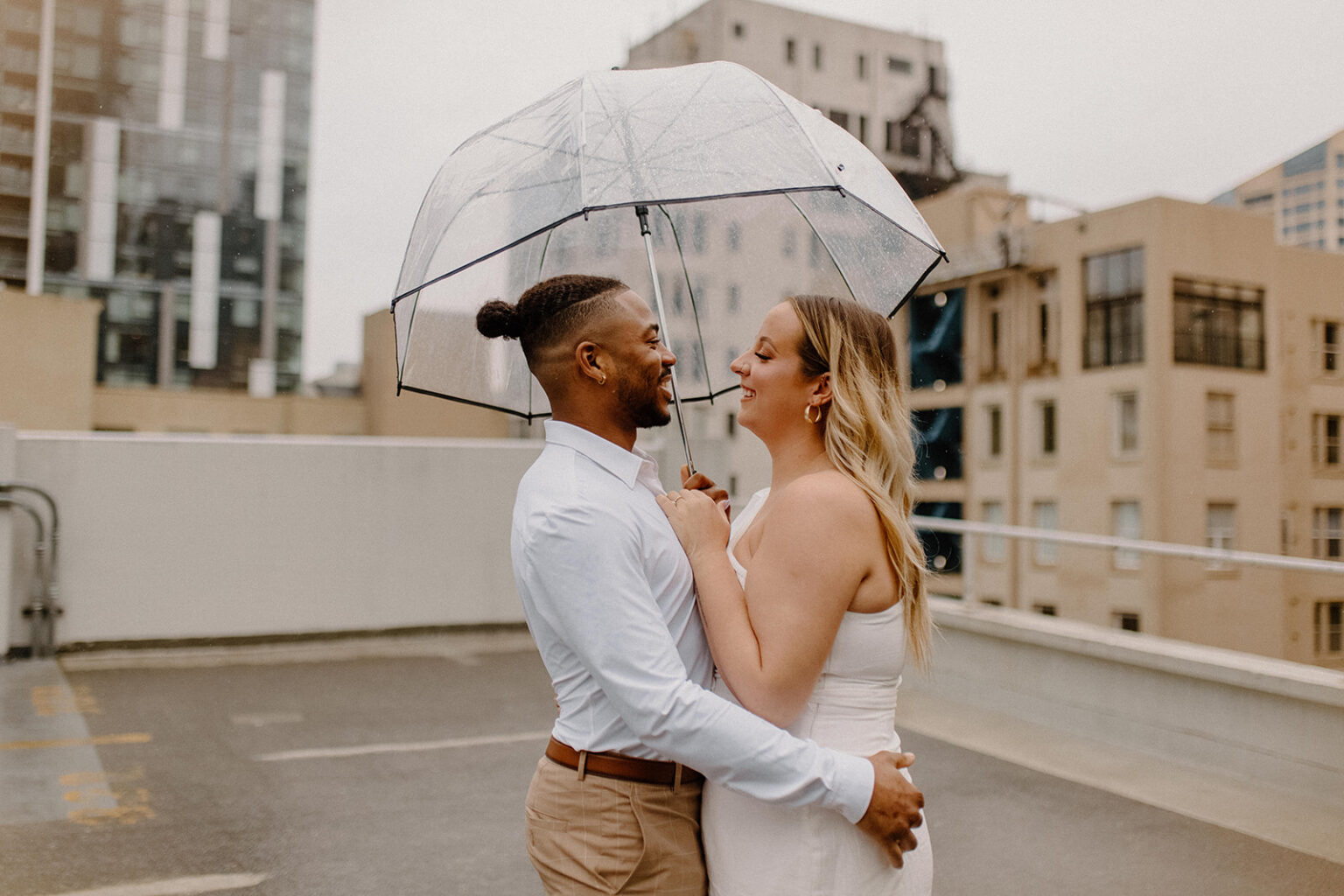 Seattle Rooftop Engagement Session | Emily & Jordan - annieritterjones.com