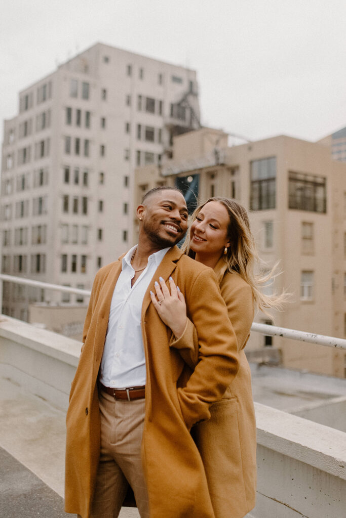Seattle Rooftop Engagement Session | Emily & Jordan - annieritterjones.com