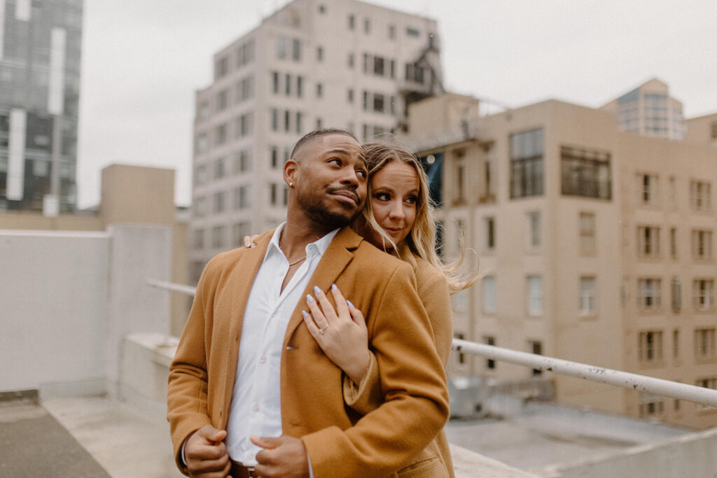 Seattle Rooftop Engagement Session | Emily & Jordan - annieritterjones.com