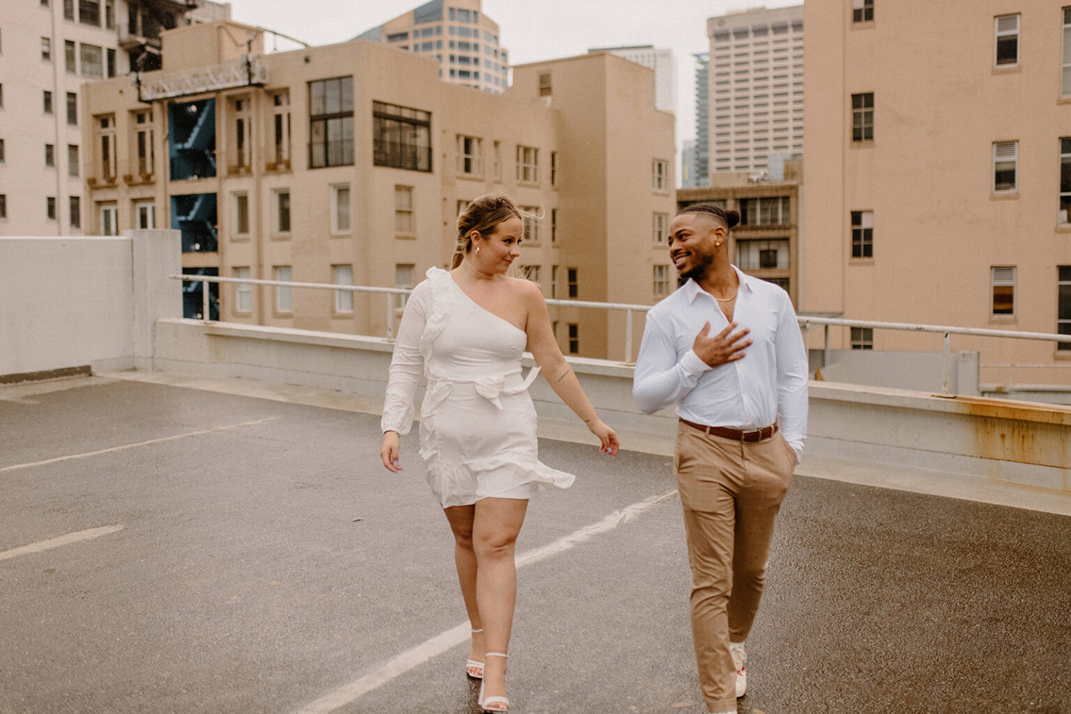 Seattle Rooftop Engagement Session | Emily & Jordan - annieritterjones.com