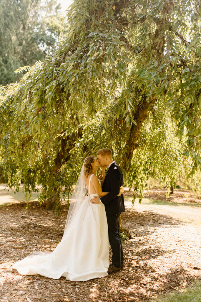 Timeless Seattle Washington Wedding at Washington Park Arboretum ...