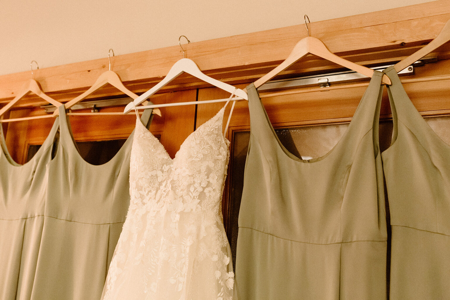 Forest Wedding at The Sleeping Lady Resort - annieritterjones.com