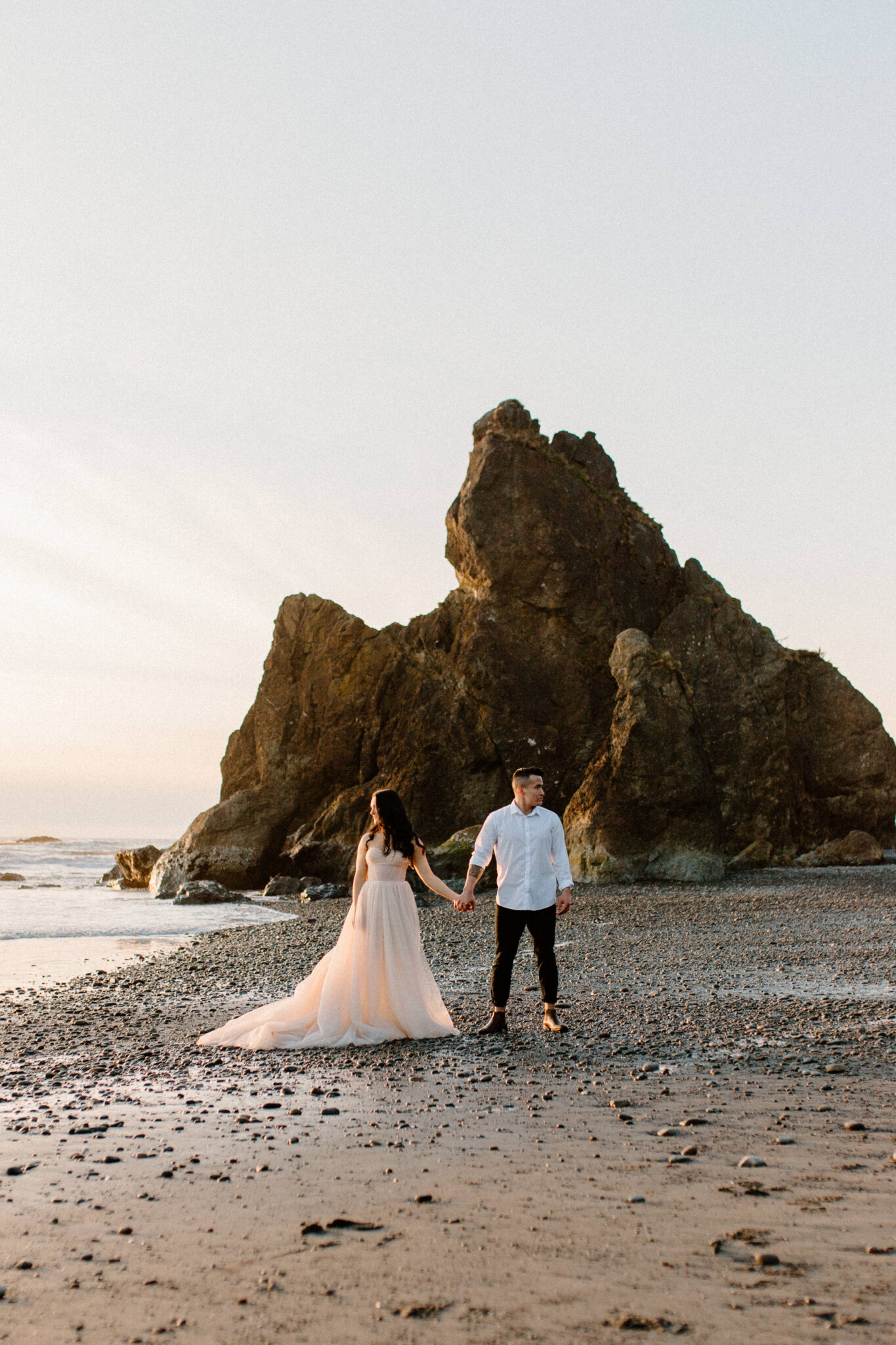 Isaiah and Victoria’s Ruby Beach Elopement in Washington ...