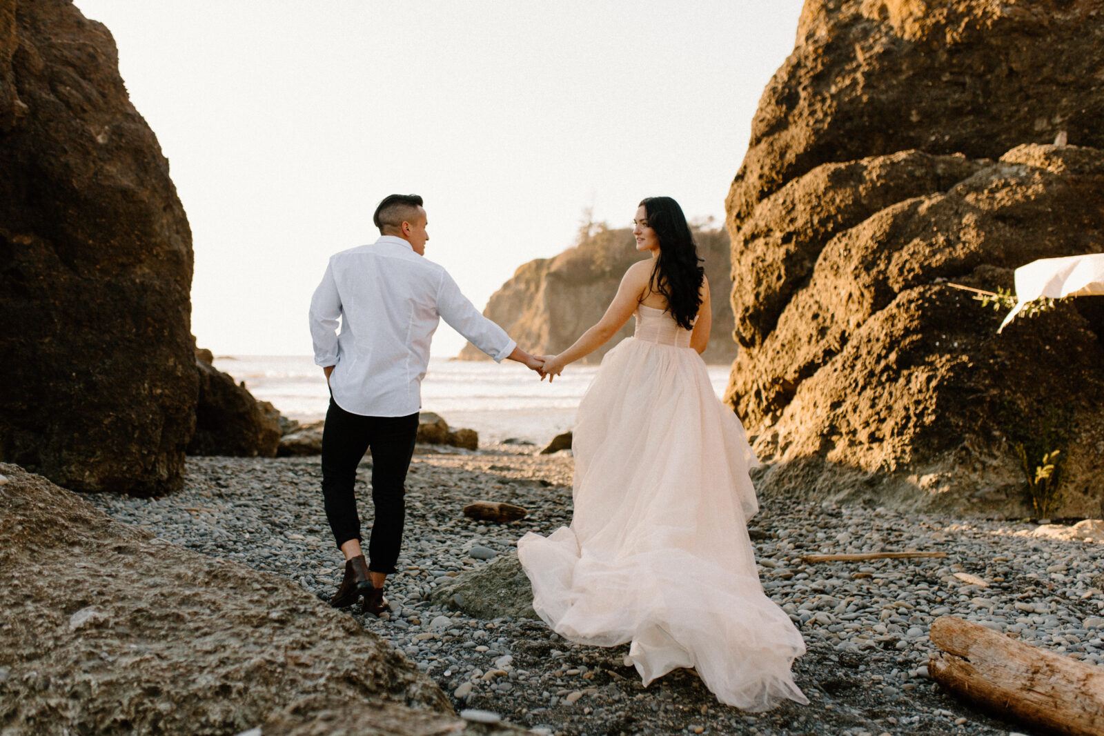 Isaiah and Victoria’s Ruby Beach Elopement in Washington ...