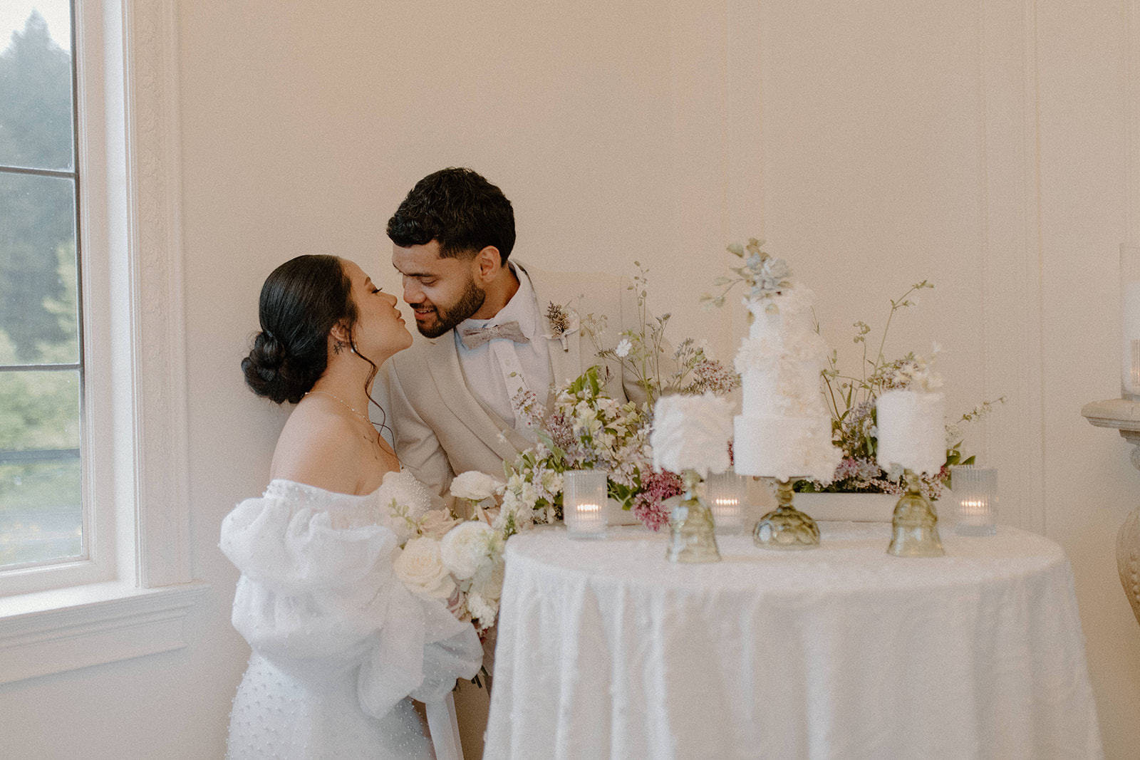 Romantic Rainy Elopement | Seattle, WA. - annieritterjones.com